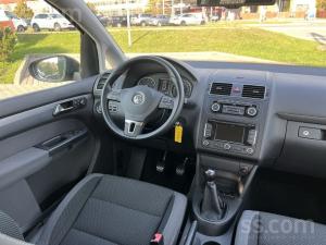 Grey Volkswagen Touran 2011 in Cesis, with an engine capacity of 1.40 L and mileage of 149 thousand km for 6950 €, photo 9 on AUTOMOTO.COM.LV