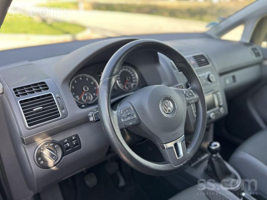 Grey Volkswagen Touran 2011 in Cesis, with an engine capacity of 1.40 L and mileage of 149 thousand km for 6950 €, photo 11 on AUTOMOTO.COM.LV