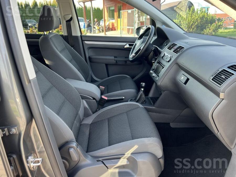 Grey Volkswagen Touran 2011 in Cesis, with an engine capacity of 1.40 L and mileage of 149 thousand km for 6950 €, photo 12 on AUTOMOTO.COM.LV