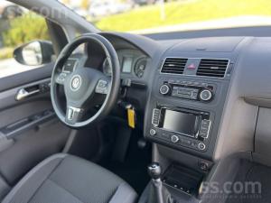 Grey Volkswagen Touran 2011 in Cesis, with an engine capacity of 1.40 L and mileage of 149 thousand km for 6950 €, photo 13 on AUTOMOTO.COM.LV