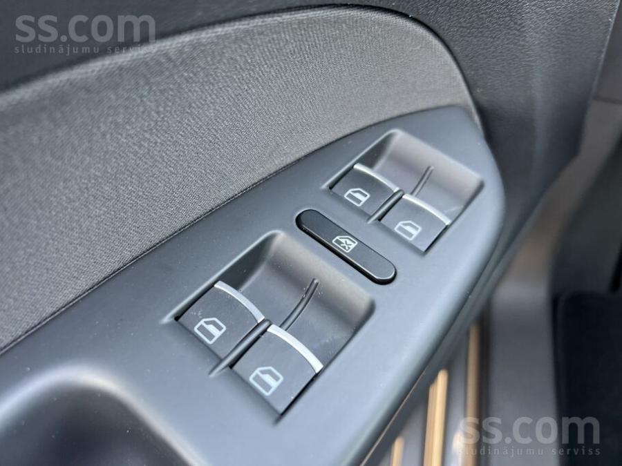 Grey Volkswagen Touran 2011 in Cesis, with an engine capacity of 1.40 L and mileage of 149 thousand km for 6950 €, photo 15 on AUTOMOTO.COM.LV