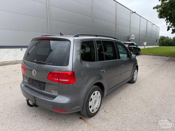Pelēks Volkswagen Touran 2011 Kauņa, ar dzinēja tilpumu 2.00 L un nobraukumu 285 tūkst. km par 3400 €, foto 5 vietnē AUTOMOTO.COM.LV