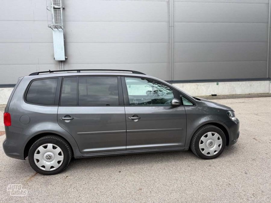 Pelēks Volkswagen Touran 2011 Kauņa, ar dzinēja tilpumu 2.00 L un nobraukumu 285 tūkst. km par 3400 €, foto 7 vietnē AUTOMOTO.COM.LV