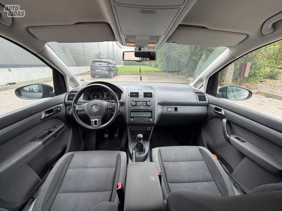 Pelēks Volkswagen Touran 2011 Kauņa, ar dzinēja tilpumu 2.00 L un nobraukumu 285 tūkst. km par 3400 €, foto 10 vietnē AUTOMOTO.COM.LV
