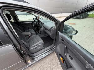 Pelēks Volkswagen Touran 2011 Kauņa, ar dzinēja tilpumu 2.00 L un nobraukumu 285 tūkst. km par 3400 €, foto 12 vietnē AUTOMOTO.COM.LV