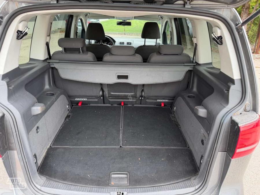 Pelēks Volkswagen Touran 2011 Kauņa, ar dzinēja tilpumu 2.00 L un nobraukumu 285 tūkst. km par 3400 €, foto 14 vietnē AUTOMOTO.COM.LV