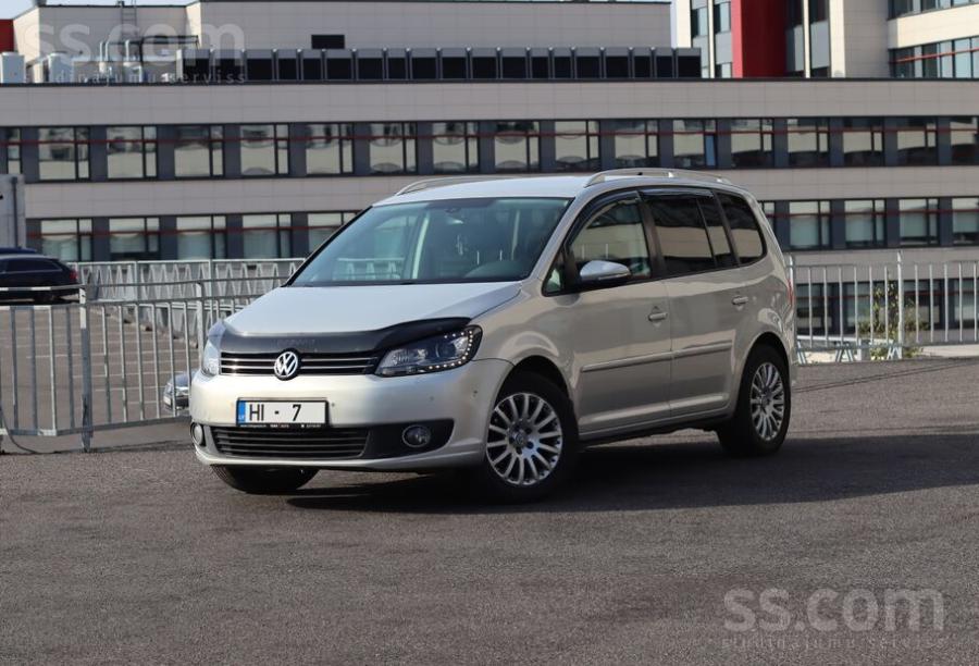 Grey Volkswagen Touran 2011 in Riga, with an engine capacity of 2.00 L and mileage of 408 thousand km for 3980 €, photo 4 on AUTOMOTO.COM.LV