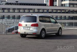 Grey Volkswagen Touran 2011 in Riga, with an engine capacity of 2.00 L and mileage of 408 thousand km for 3980 €, photo 7 on AUTOMOTO.COM.LV