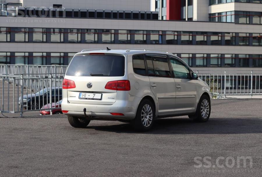 Grey Volkswagen Touran 2011 in Riga, with an engine capacity of 2.00 L and mileage of 408 thousand km for 3980 €, photo 7 on AUTOMOTO.COM.LV