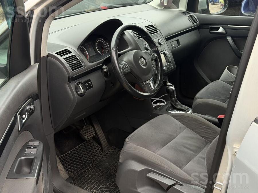 Grey Volkswagen Touran 2011 in Riga, with an engine capacity of 2.00 L and mileage of 408 thousand km for 3980 €, photo 8 on AUTOMOTO.COM.LV