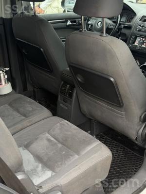 Grey Volkswagen Touran 2011 in Riga, with an engine capacity of 2.00 L and mileage of 408 thousand km for 3980 €, photo 10 on AUTOMOTO.COM.LV