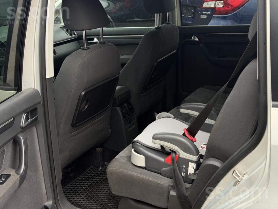 Grey Volkswagen Touran 2011 in Riga, with an engine capacity of 2.00 L and mileage of 408 thousand km for 3980 €, photo 11 on AUTOMOTO.COM.LV