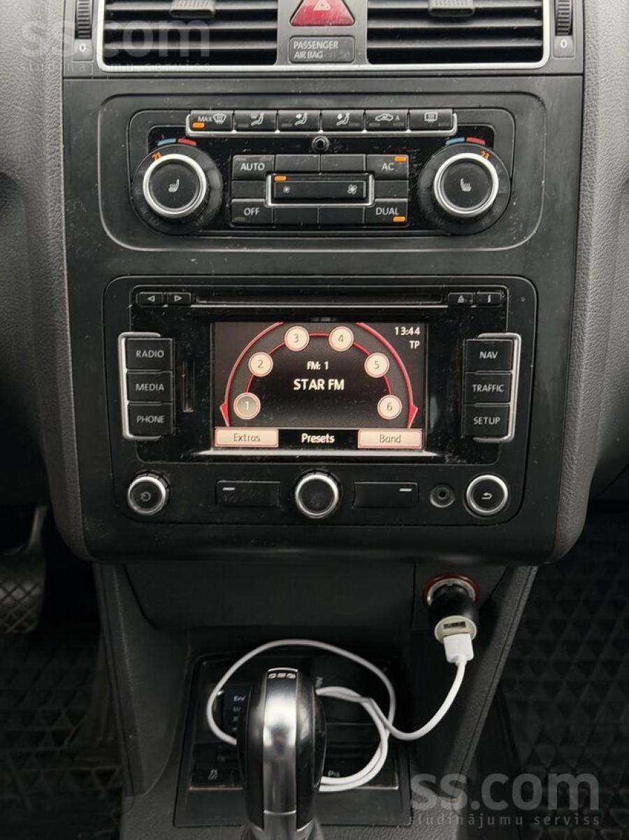 Grey Volkswagen Touran 2011 in Riga, with an engine capacity of 2.00 L and mileage of 408 thousand km for 3980 €, photo 14 on AUTOMOTO.COM.LV
