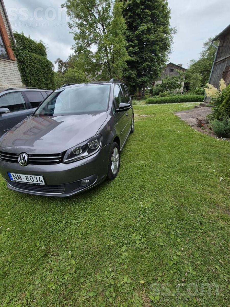 Grey Volkswagen Touran 2012 in Tukums, with an engine capacity of 1.60 L and mileage of 253 thousand km for 6250 €, photo 1 on AUTOMOTO.COM.LV
