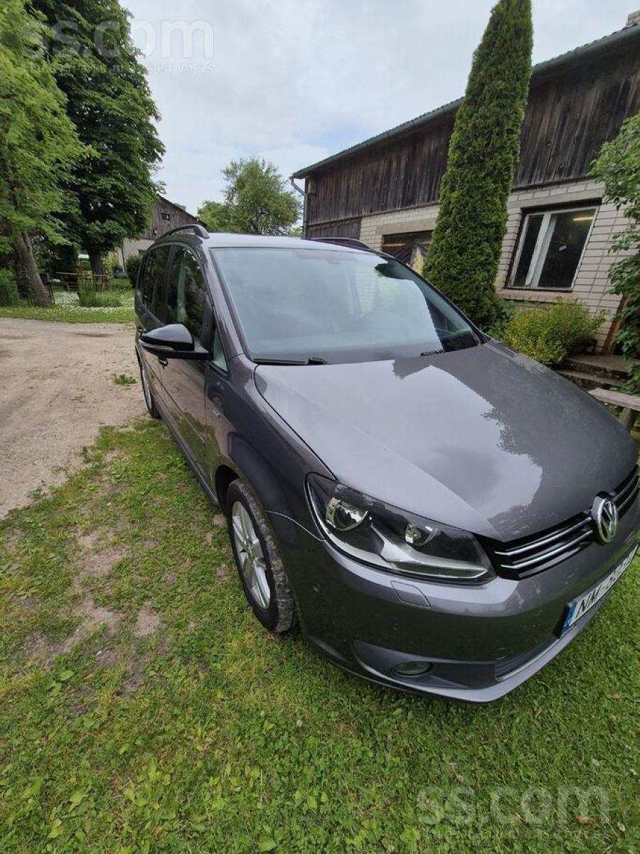 Grey Volkswagen Touran 2012 in Tukums, with an engine capacity of 1.60 L and mileage of 253 thousand km for 6250 €, photo 2 on AUTOMOTO.COM.LV
