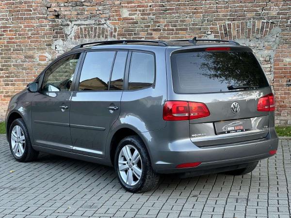 Pelēks Volkswagen Touran 2012 Kėdainiai, ar dzinēja tilpumu 1.39 L un nobraukumu 219 tūkst. km par 5950 €, foto 9 vietnē AUTOMOTO.COM.LV
