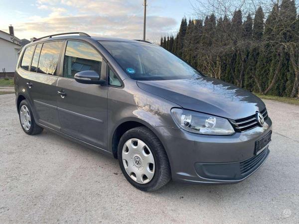 Grey Volkswagen Touran 2012 in Birzai, with an engine capacity of 1.60 L and mileage of 294 thousand km for 4250 €, photo 1 on AUTOMOTO.COM.LV