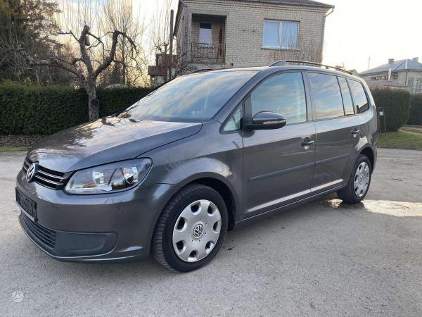 Grey Volkswagen Touran 2012 in Birzai, with an engine capacity of 1.60 L and mileage of 294 thousand km for 4250 €, photo 2 on AUTOMOTO.COM.LV