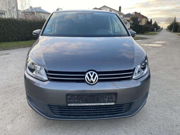 Grey Volkswagen Touran 2012 in Birzai, with an engine capacity of 1.60 L and mileage of 294 thousand km for 4250 €, photo 5 on AUTOMOTO.COM.LV