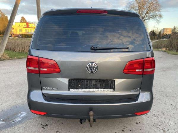 Grey Volkswagen Touran 2012 in Birzai, with an engine capacity of 1.60 L and mileage of 294 thousand km for 4250 €, photo 6 on AUTOMOTO.COM.LV