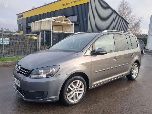 Grey Volkswagen Touran 2012 in Taurage, with an engine capacity of 1.60 L and mileage of 160 thousand km for 2450 €, photo 3 on AUTOMOTO.COM.LV