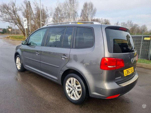 Grey Volkswagen Touran 2012 in Taurage, with an engine capacity of 1.60 L and mileage of 160 thousand km for 2450 €, photo 4 on AUTOMOTO.COM.LV