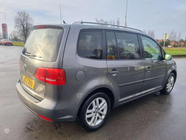 Grey Volkswagen Touran 2012 in Taurage, with an engine capacity of 1.60 L and mileage of 160 thousand km for 2450 €, photo 5 on AUTOMOTO.COM.LV