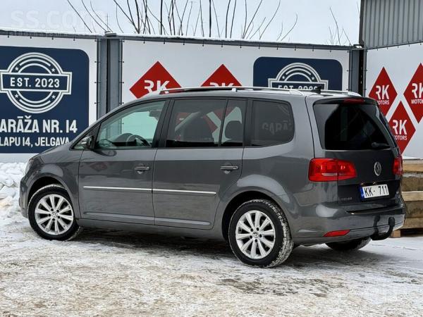 Grey Volkswagen Touran 2012 in Jelgava, with an engine capacity of 1.60 L and mileage of 318 thousand km for 5990 €, photo 8 on AUTOMOTO.COM.LV