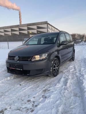 Grey Volkswagen Touran 2012 in Kaunas, with an engine capacity of 1.60 L and mileage of 325 thousand km for 4850 €, photo  on AUTOMOTO.COM.LV