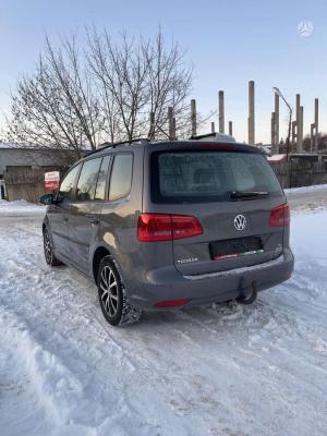 Grey Volkswagen Touran 2012 in Kaunas, with an engine capacity of 1.60 L and mileage of 325 thousand km for 4850 €, photo 5 on AUTOMOTO.COM.LV