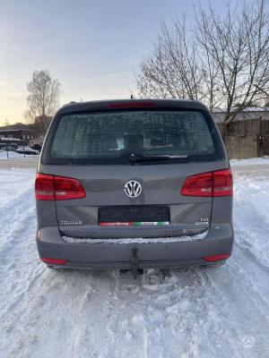 Grey Volkswagen Touran 2012 in Kaunas, with an engine capacity of 1.60 L and mileage of 325 thousand km for 4850 €, photo 6 on AUTOMOTO.COM.LV