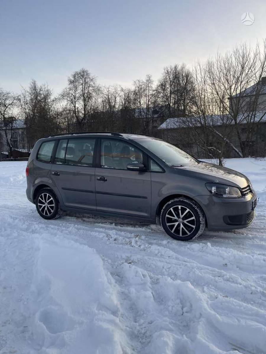 Grey Volkswagen Touran 2012 in Kaunas, with an engine capacity of 1.60 L and mileage of 325 thousand km for 4850 €, photo 8 on AUTOMOTO.COM.LV