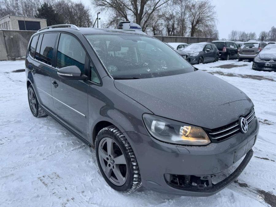 Pelēks Volkswagen Touran 2012 Marijampole, ar dzinēja tilpumu 1.60 L un nobraukumu 250 tūkst. km par 3600 €, foto 1 vietnē AUTOMOTO.COM.LV