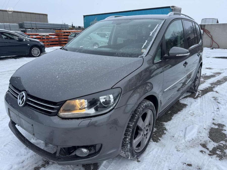 Pelēks Volkswagen Touran 2012 Marijampole, ar dzinēja tilpumu 1.60 L un nobraukumu 250 tūkst. km par 3600 €, foto 2 vietnē AUTOMOTO.COM.LV