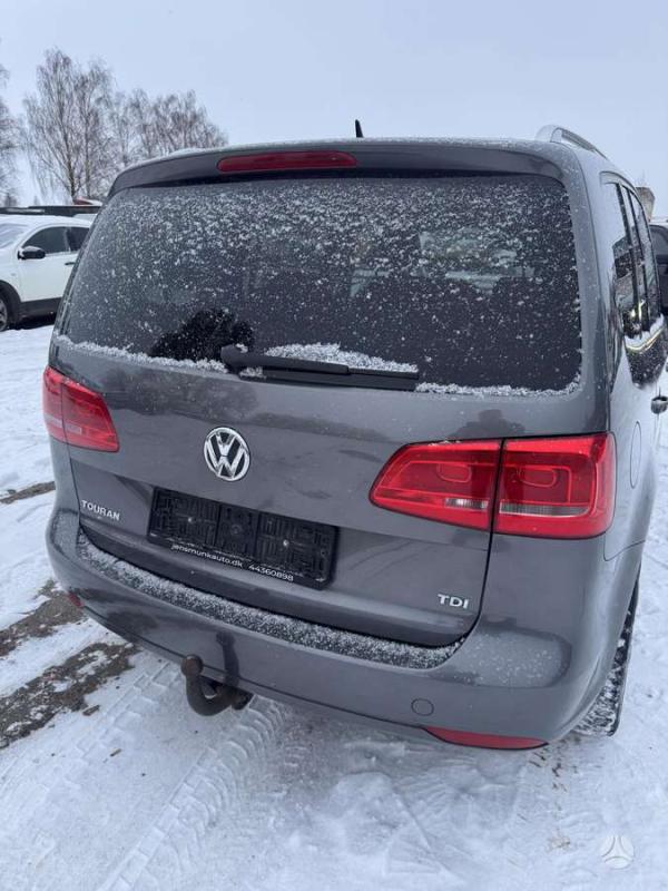 Grey Volkswagen Touran 2012 in Marijampole, with an engine capacity of 1.60 L and mileage of 250 thousand km for 3600 €, photo 5 on AUTOMOTO.COM.LV
