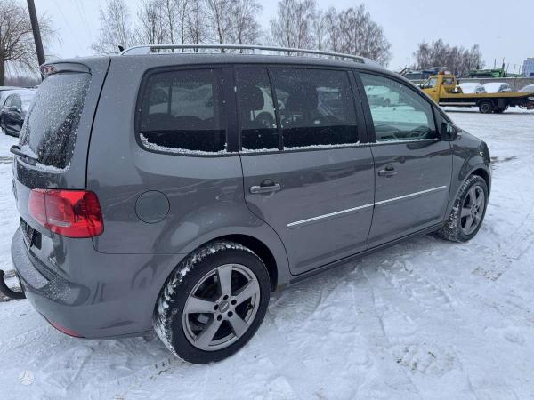 Grey Volkswagen Touran 2012 in Marijampole, with an engine capacity of 1.60 L and mileage of 250 thousand km for 3600 €, photo 6 on AUTOMOTO.COM.LV