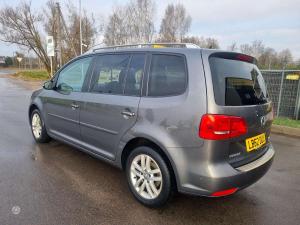 Grey Volkswagen Touran 2012 in Taurage, with an engine capacity of 1.60 L and mileage of 160 thousand km for 2450 €, photo 4 on AUTOMOTO.COM.LV