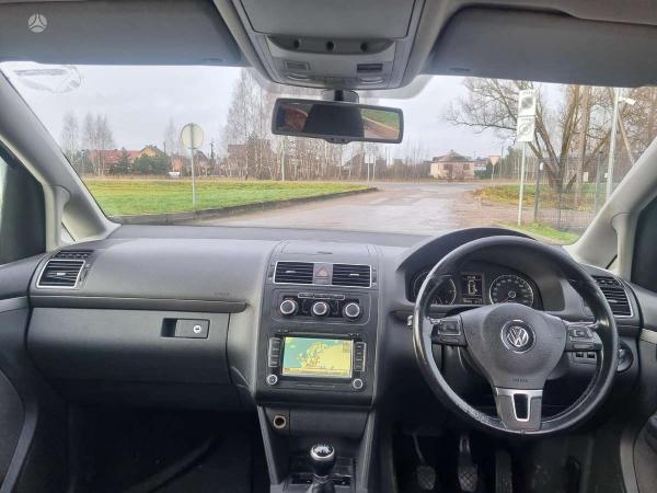 Grey Volkswagen Touran 2012 in Taurage, with an engine capacity of 1.60 L and mileage of 160 thousand km for 2450 €, photo 11 on AUTOMOTO.COM.LV