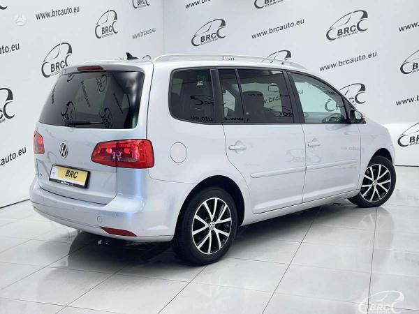 Grey Volkswagen Touran 2012 in Vilnius, with an engine capacity of 1.97 L and mileage of 268 thousand km for 5000 €, photo 3 on AUTOMOTO.COM.LV