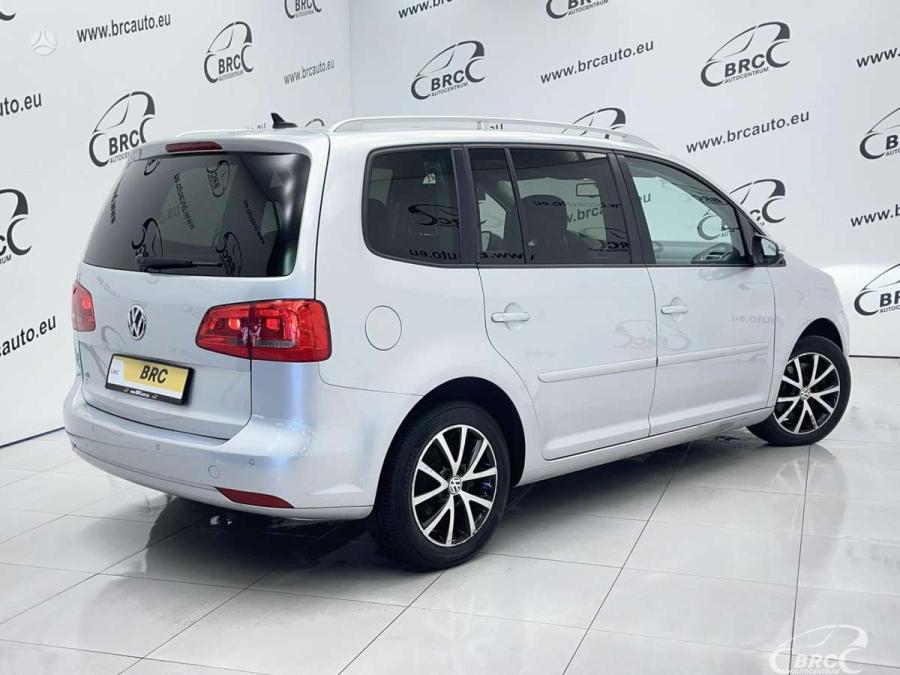 Grey Volkswagen Touran 2012 in Vilnius, with an engine capacity of 1.97 L and mileage of 268 thousand km for 5000 €, photo 3 on AUTOMOTO.COM.LV
