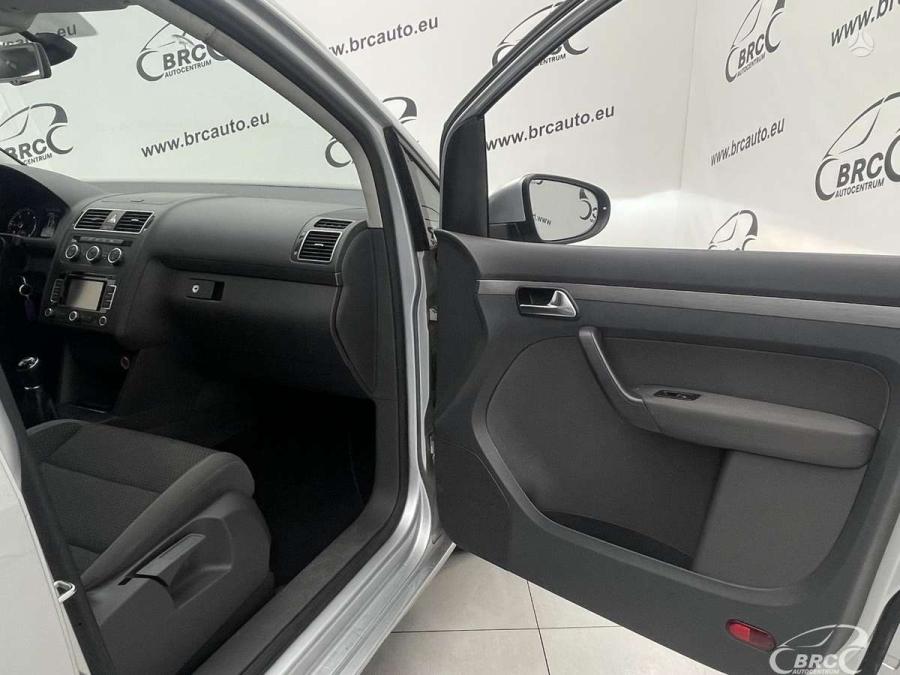 Grey Volkswagen Touran 2012 in Vilnius, with an engine capacity of 1.97 L and mileage of 268 thousand km for 5000 €, photo 9 on AUTOMOTO.COM.LV