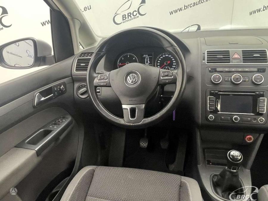 Grey Volkswagen Touran 2012 in Vilnius, with an engine capacity of 1.97 L and mileage of 268 thousand km for 5000 €, photo 14 on AUTOMOTO.COM.LV