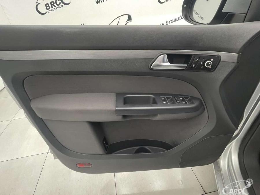 Grey Volkswagen Touran 2012 in Vilnius, with an engine capacity of 1.97 L and mileage of 268 thousand km for 5000 €, photo 20 on AUTOMOTO.COM.LV