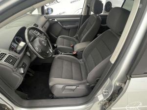 Grey Volkswagen Touran 2012 in Vilnius, with an engine capacity of 1.97 L and mileage of 268 thousand km for 5000 €, photo 21 on AUTOMOTO.COM.LV