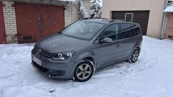 Grey Volkswagen Touran 2012 in Alytus, with an engine capacity of 1.60 L and mileage of 230 thousand km for 6200 €, photo 1 on AUTOMOTO.COM.LV