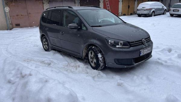 Grey Volkswagen Touran 2012 in Alytus, with an engine capacity of 1.60 L and mileage of 230 thousand km for 6200 €, photo 2 on AUTOMOTO.COM.LV