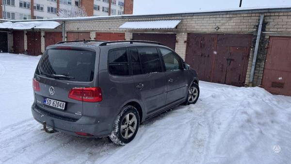 Grey Volkswagen Touran 2012 in Alytus, with an engine capacity of 1.60 L and mileage of 230 thousand km for 6200 €, photo 3 on AUTOMOTO.COM.LV