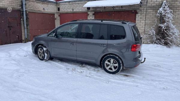 Grey Volkswagen Touran 2012 in Alytus, with an engine capacity of 1.60 L and mileage of 230 thousand km for 6200 €, photo 5 on AUTOMOTO.COM.LV