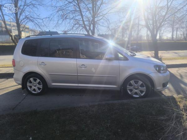 Grey Volkswagen Touran 2012 in Siauliai, with an engine capacity of 1.60 L and mileage of 290 thousand km for 4400 €, photo 5 on AUTOMOTO.COM.LV
