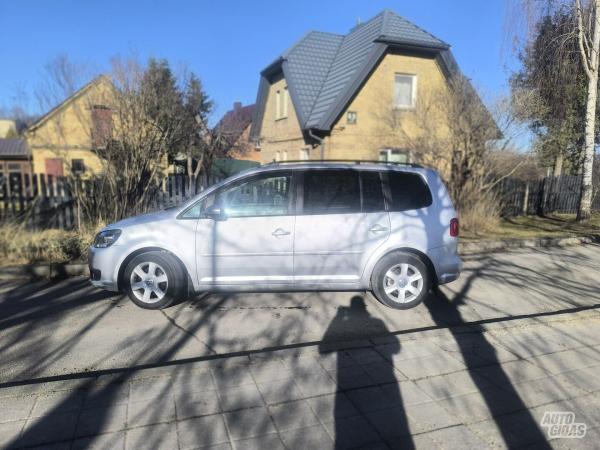 Grey Volkswagen Touran 2012 in Siauliai, with an engine capacity of 1.60 L and mileage of 290 thousand km for 4400 €, photo 8 on AUTOMOTO.COM.LV